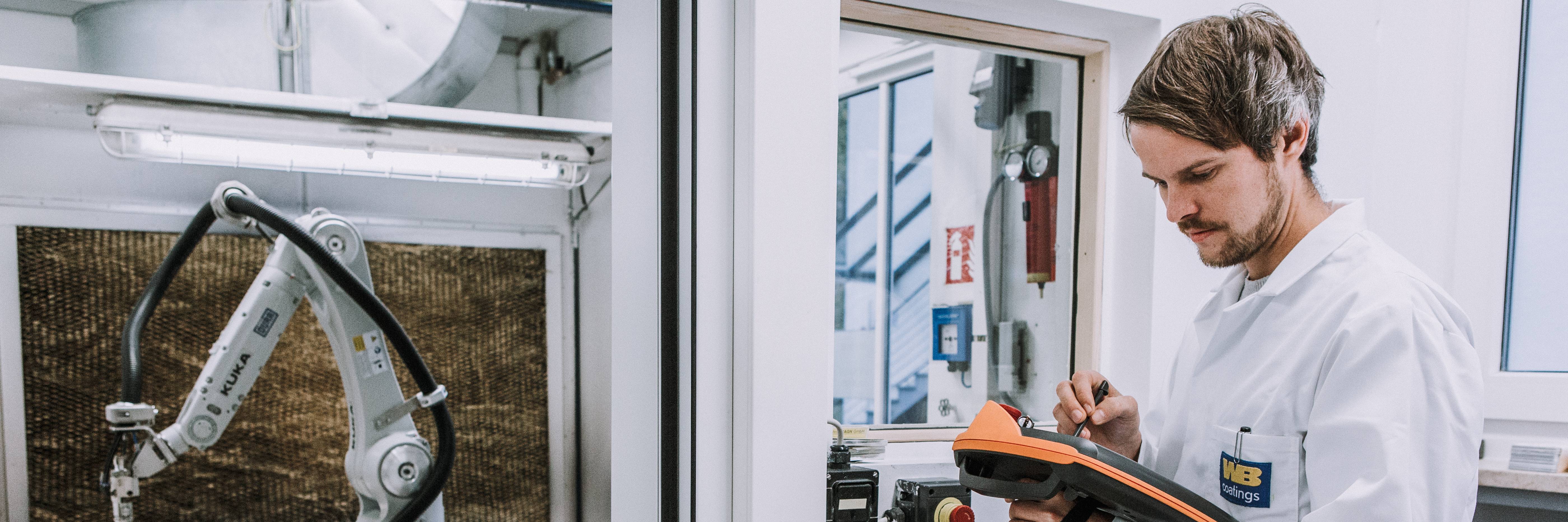 Compact painting robot for industry - Dürr