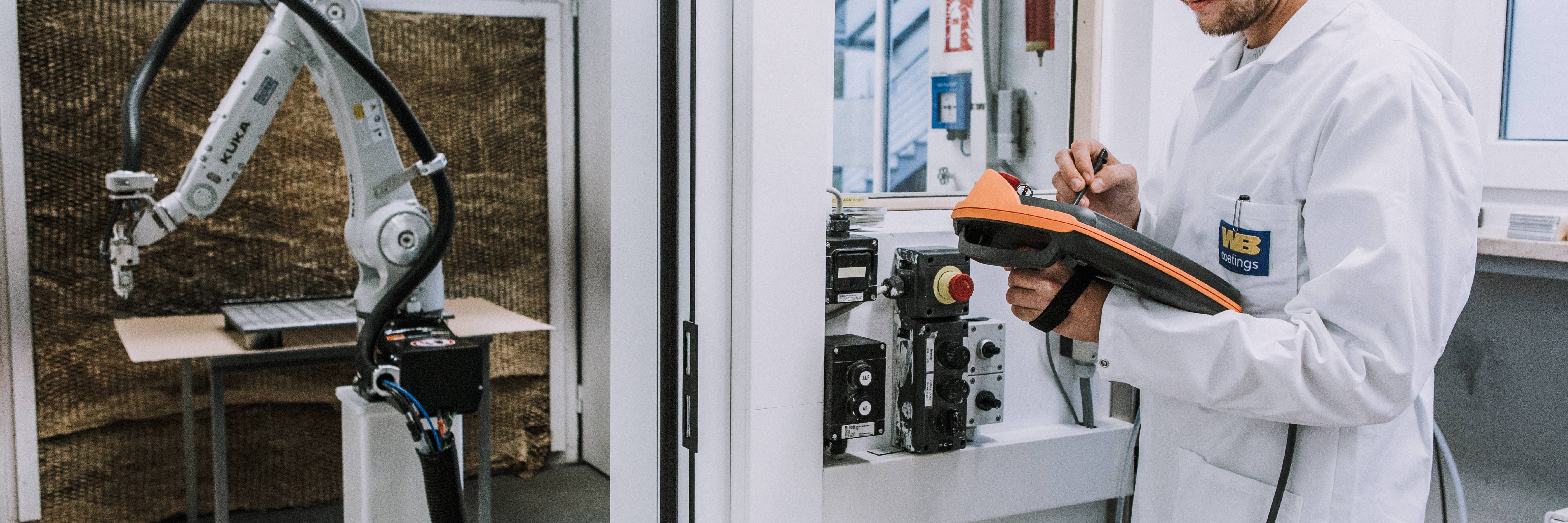 Kompakter Lackierroboter für die Industrie - Dürr