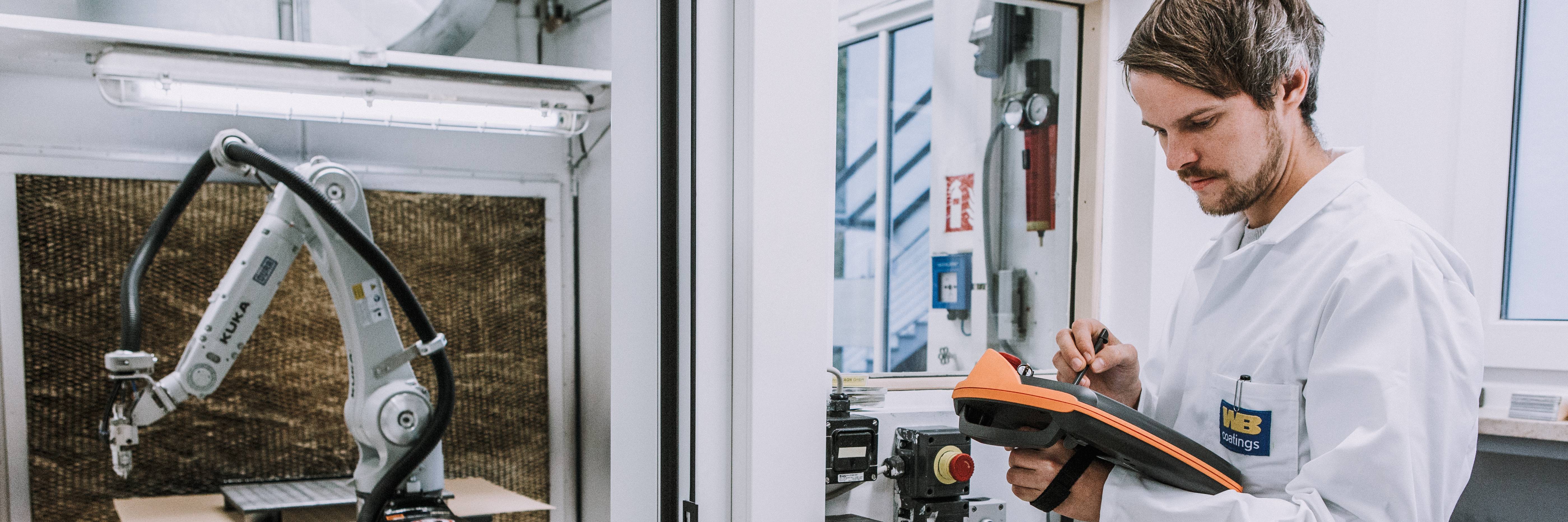 Compact painting robot for industry - Dürr