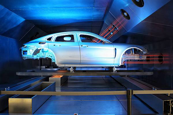 Painting commercial vehicles in every dimension - Dürr